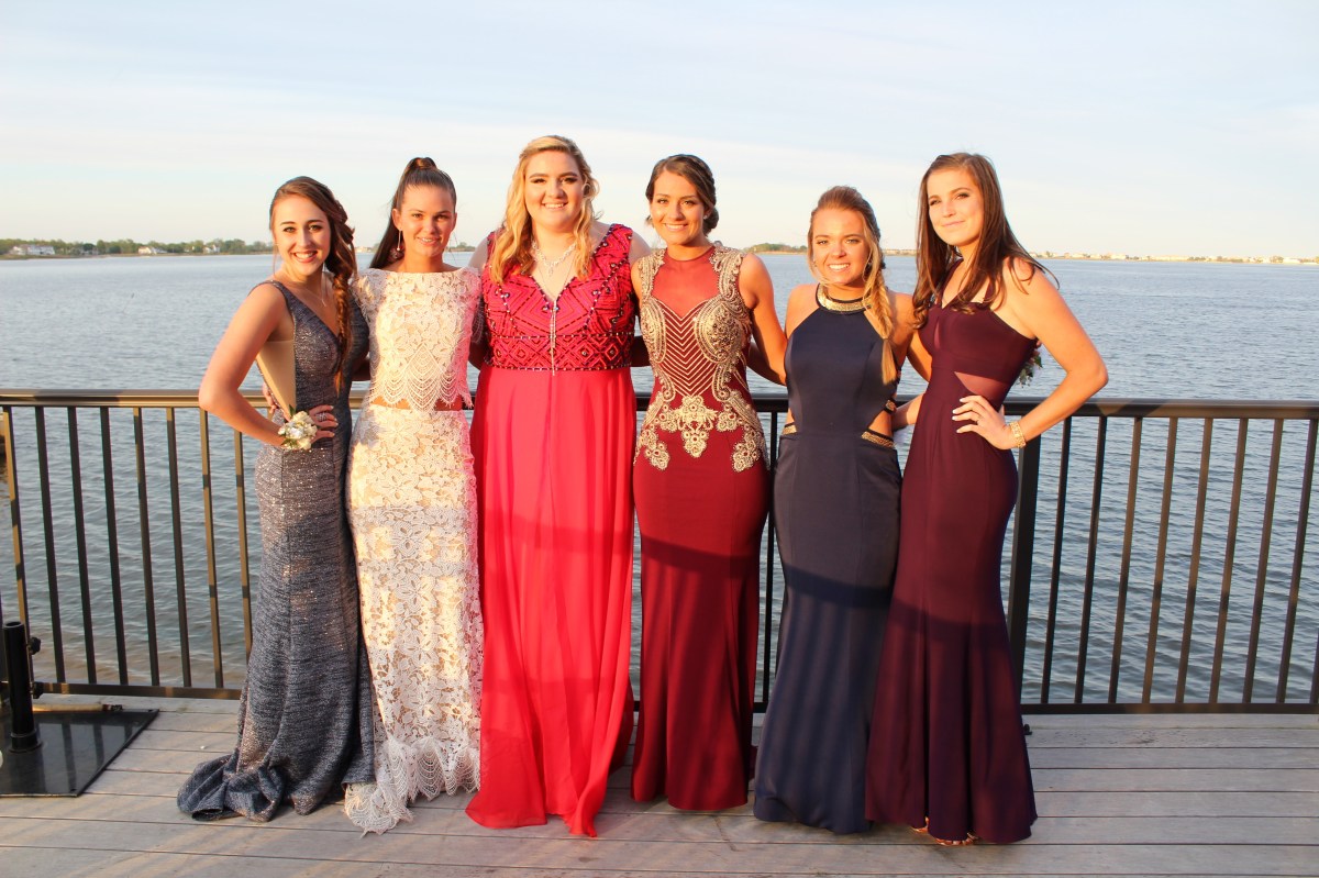 First Junior-Senior Prom Boasts 100 Percent Attendance | Trinity Hall ...
